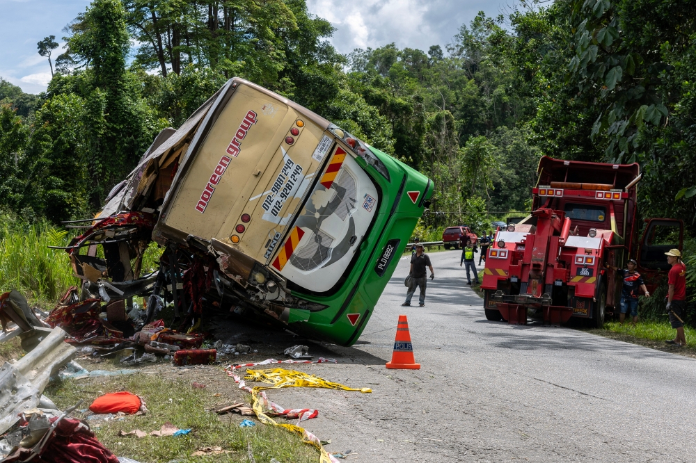 Police: Bus driver in crash that killed 15 UPSI students had 18 ...