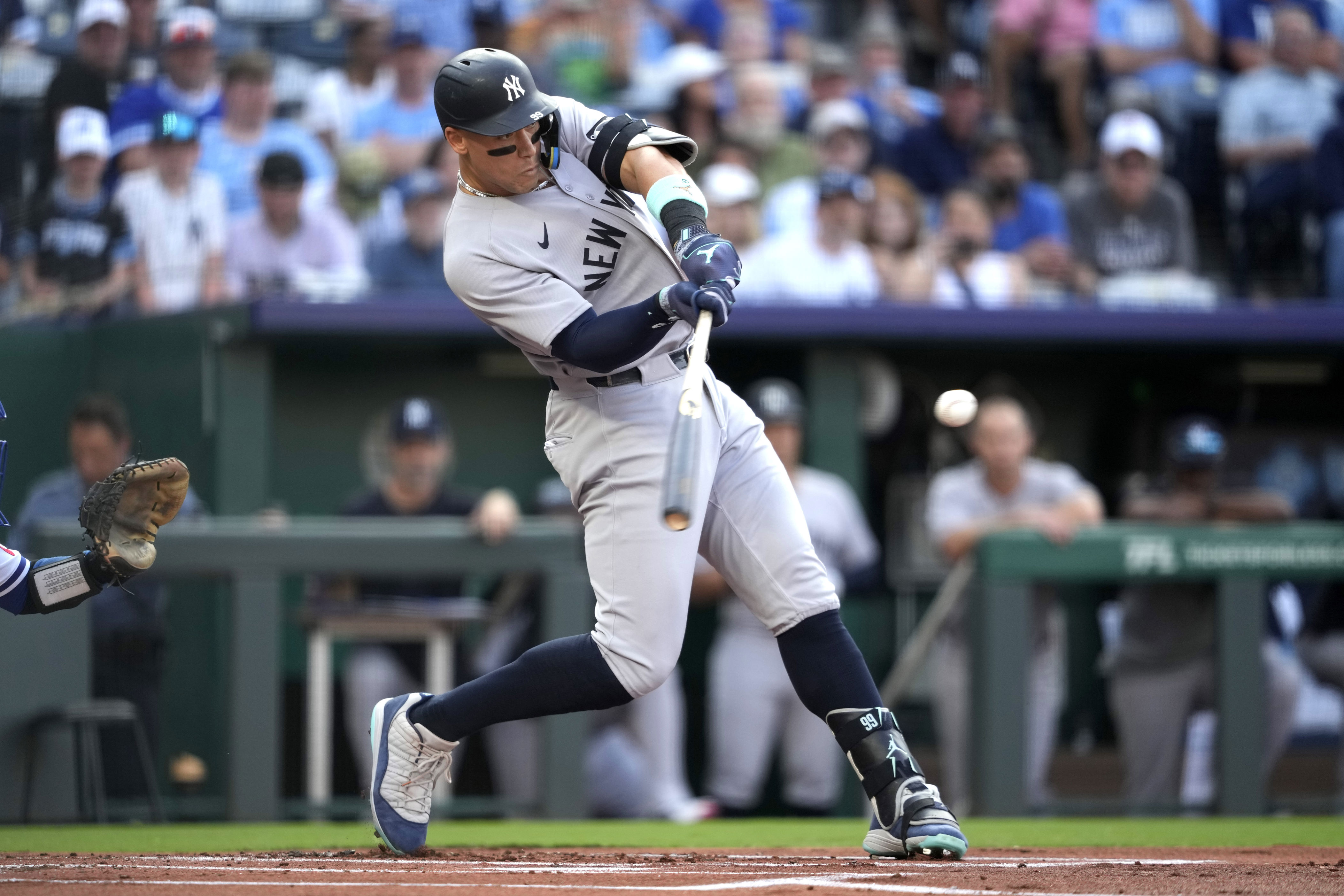 Aaron Judge blasts home run 469 feet, nearly out of Kauffman Stadium in ...