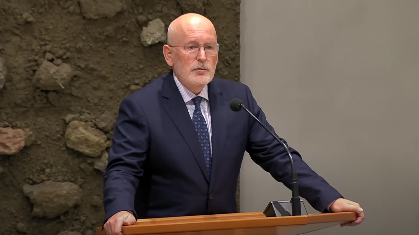 Het salaris en vermogen van Frans Timmermans, de fractievoorzitter van ...