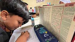 Ibu Aida mampu menghadapi stres kerja sebagai guru, ia juga responsif ...