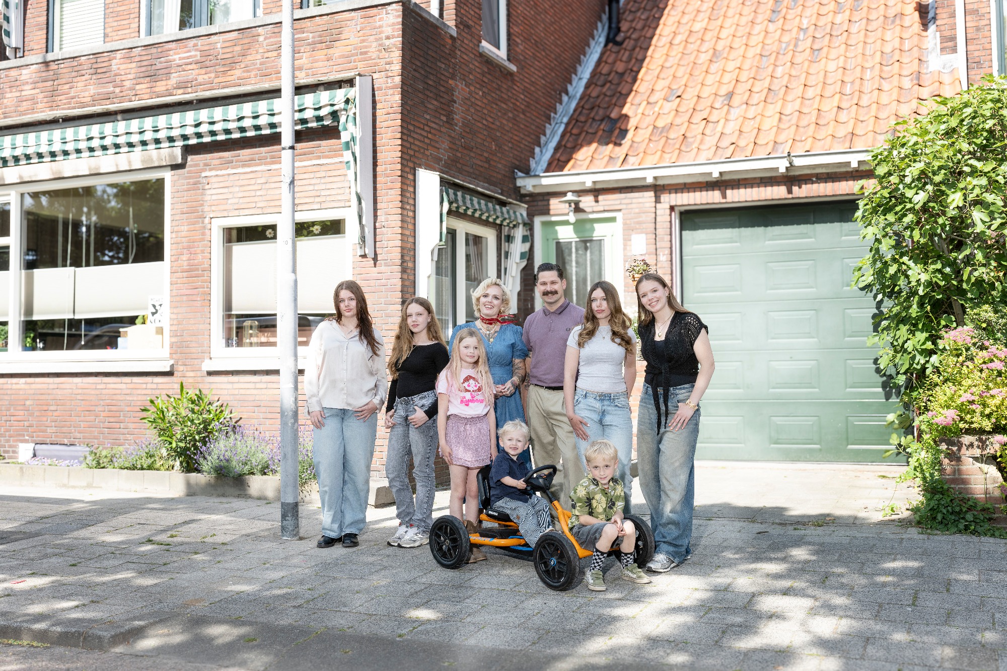 Na tragisch verlies: familie Bal met vier geadopteerde nichtjes te zien ...