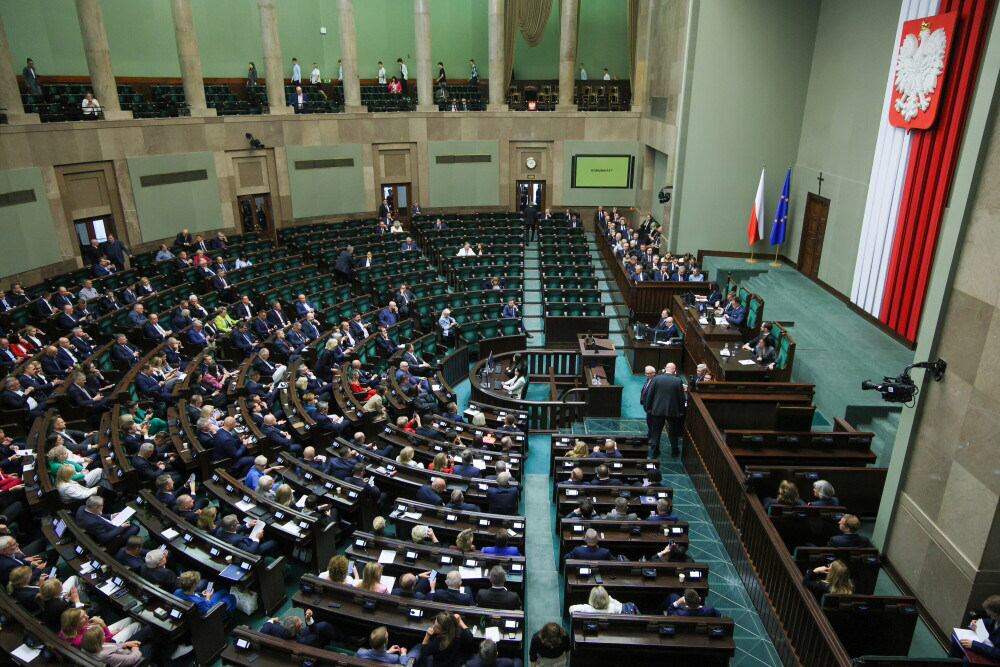 Sejm: około 250 zgłoszeń do pytań w debacie nad wotum zaufania do rządu Sejm: około 250 zgłoszeń do pytań w debacie nad wotum zaufania do rządu