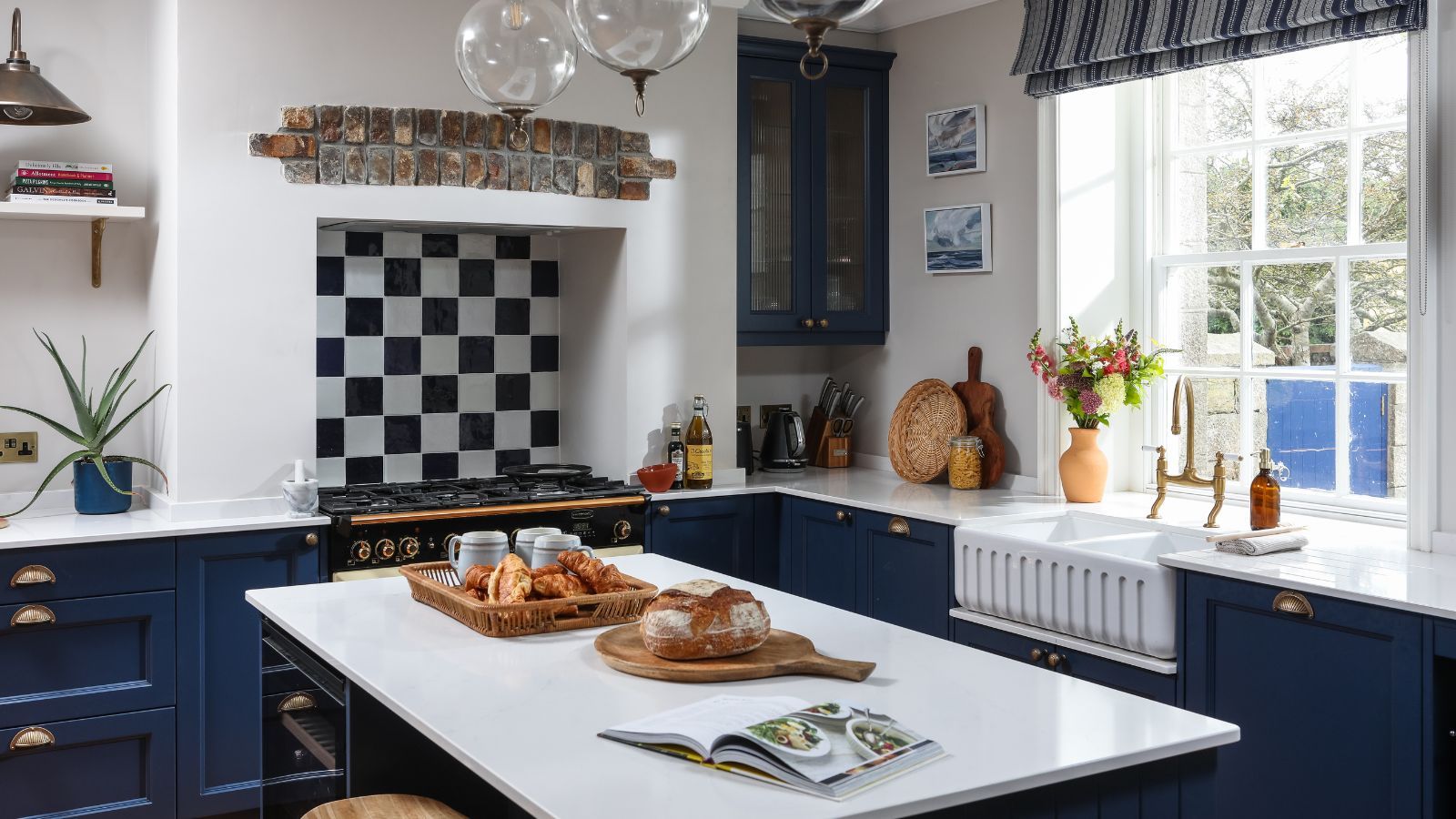 How to repel ants in your home using this 1 natural oil – it's ...