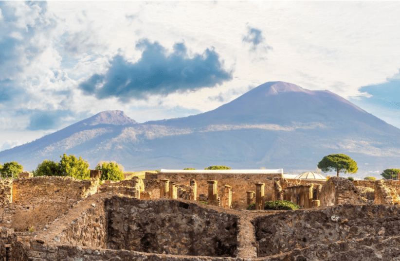 Wall and vault collapse in Pompeii's archaeology park following Campi ...