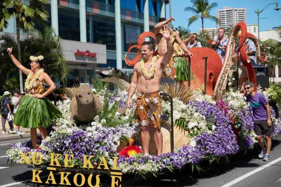 Finishing touches added to Aloha Festivals floats before annual floral ...