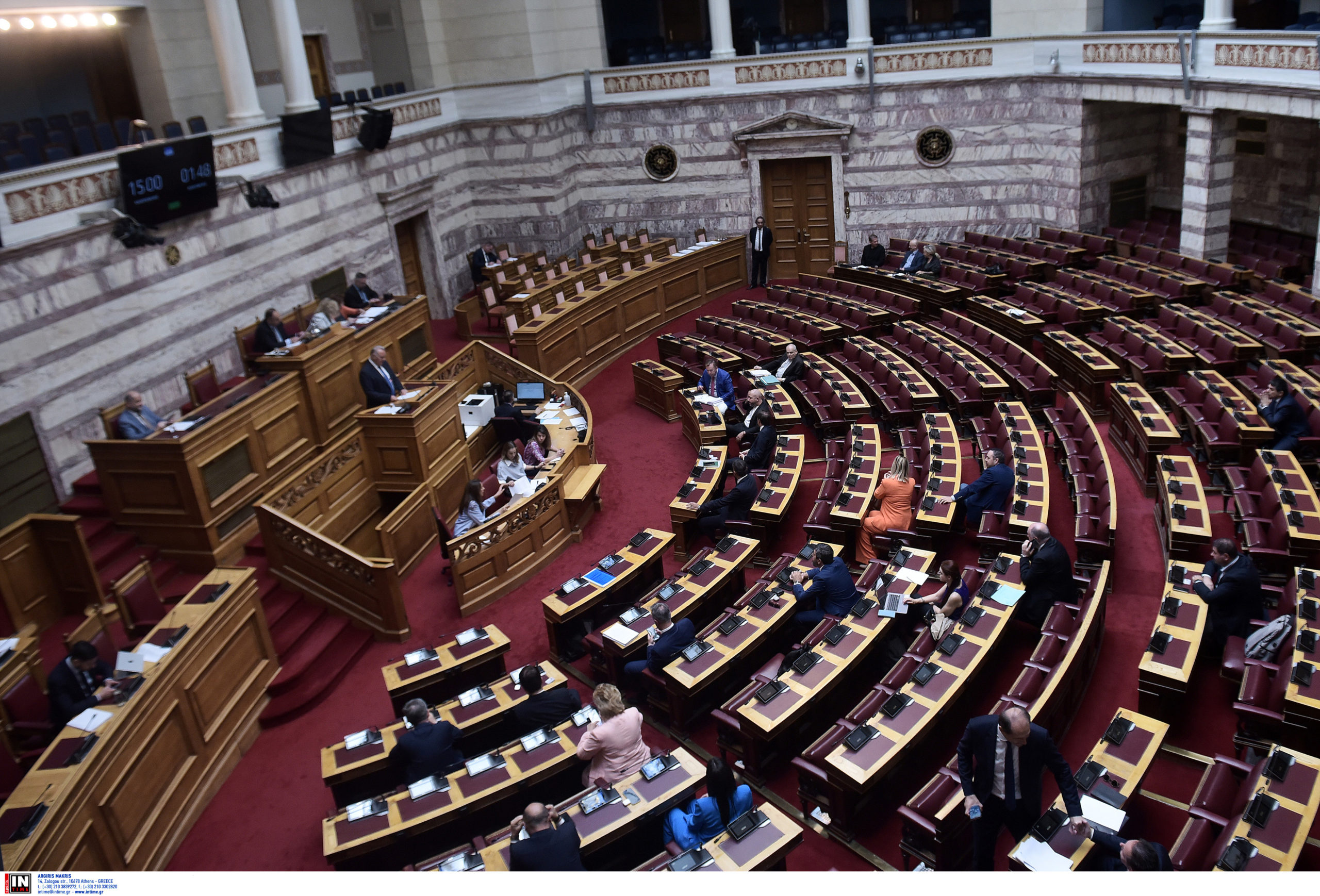 Βουλή: Ψηφίζεται το νομοσχέδιο για τον Τύπο – Τι περιλαμβάνει