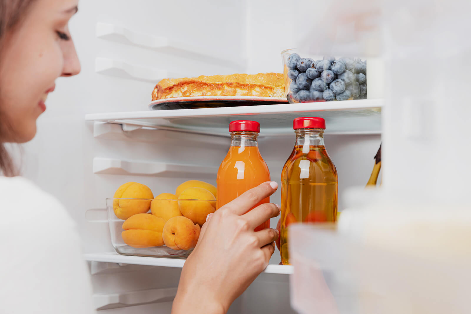 24 Tips to Organize Your Fridge (& Keep It That Way)