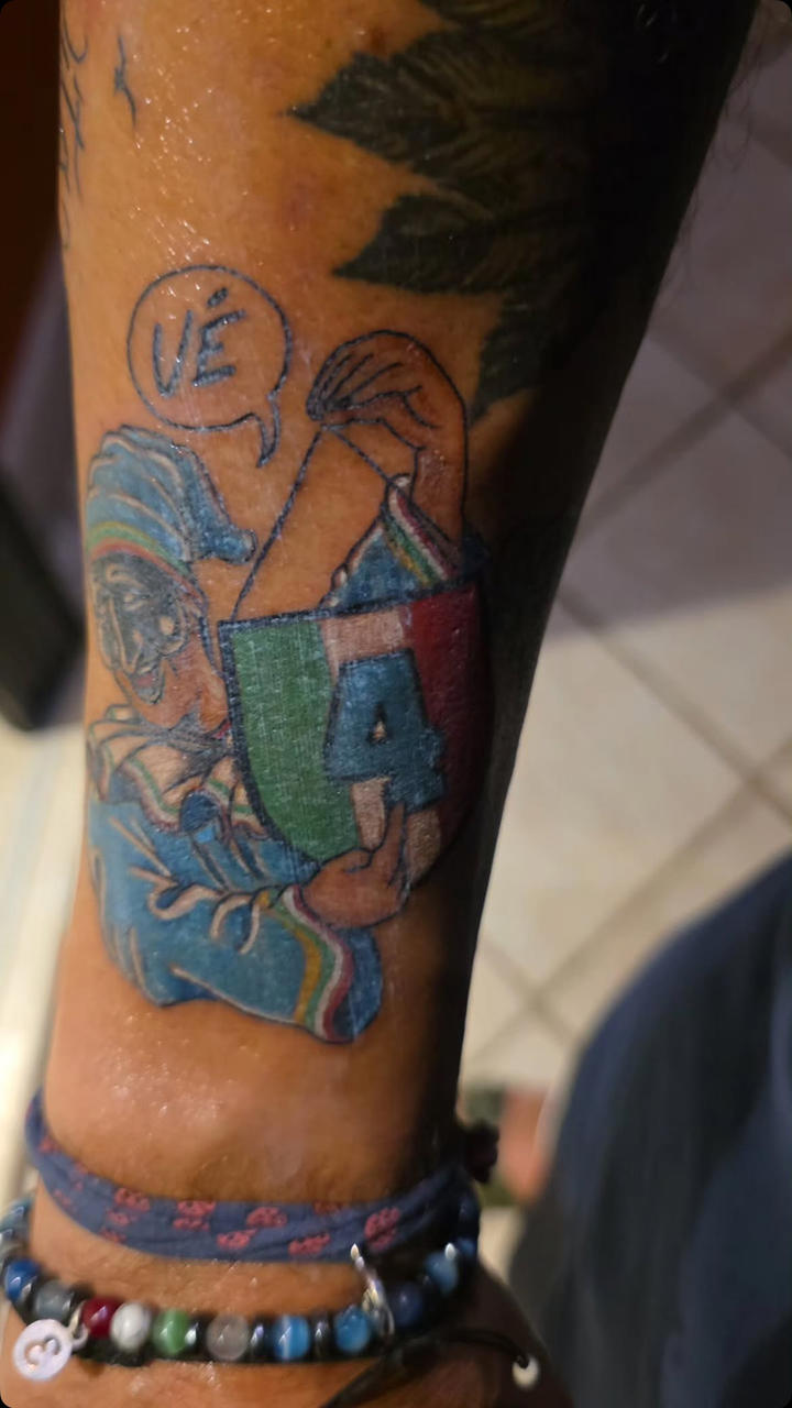 Edoardo De Laurentiis omaggia con un tatuaggio il quarto scudetto del ...
