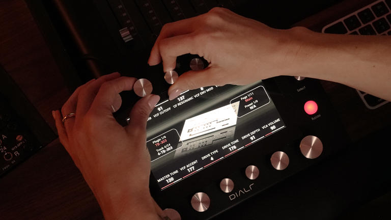 This “world’s first” AI-powered plugin controller could take the ...