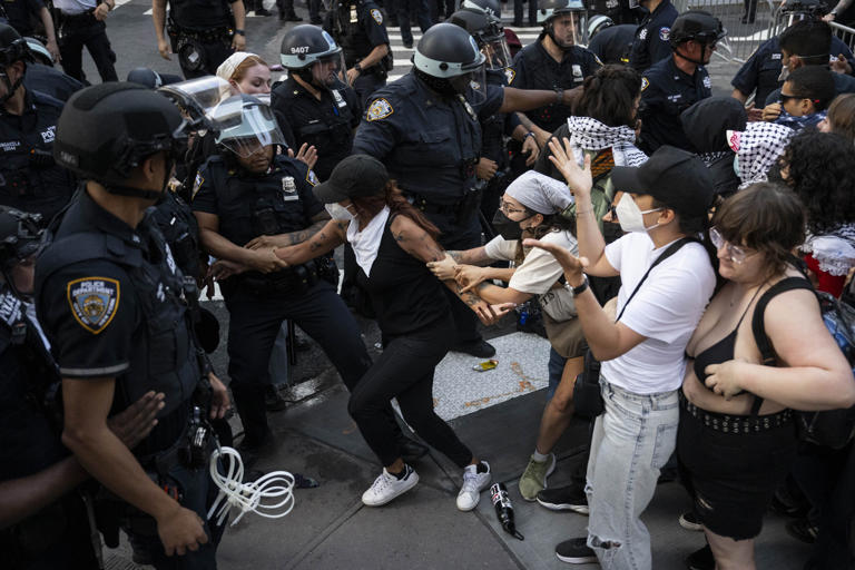 More than 80 arrested as anti-ICE protesters clash with NYPD in Manhattan