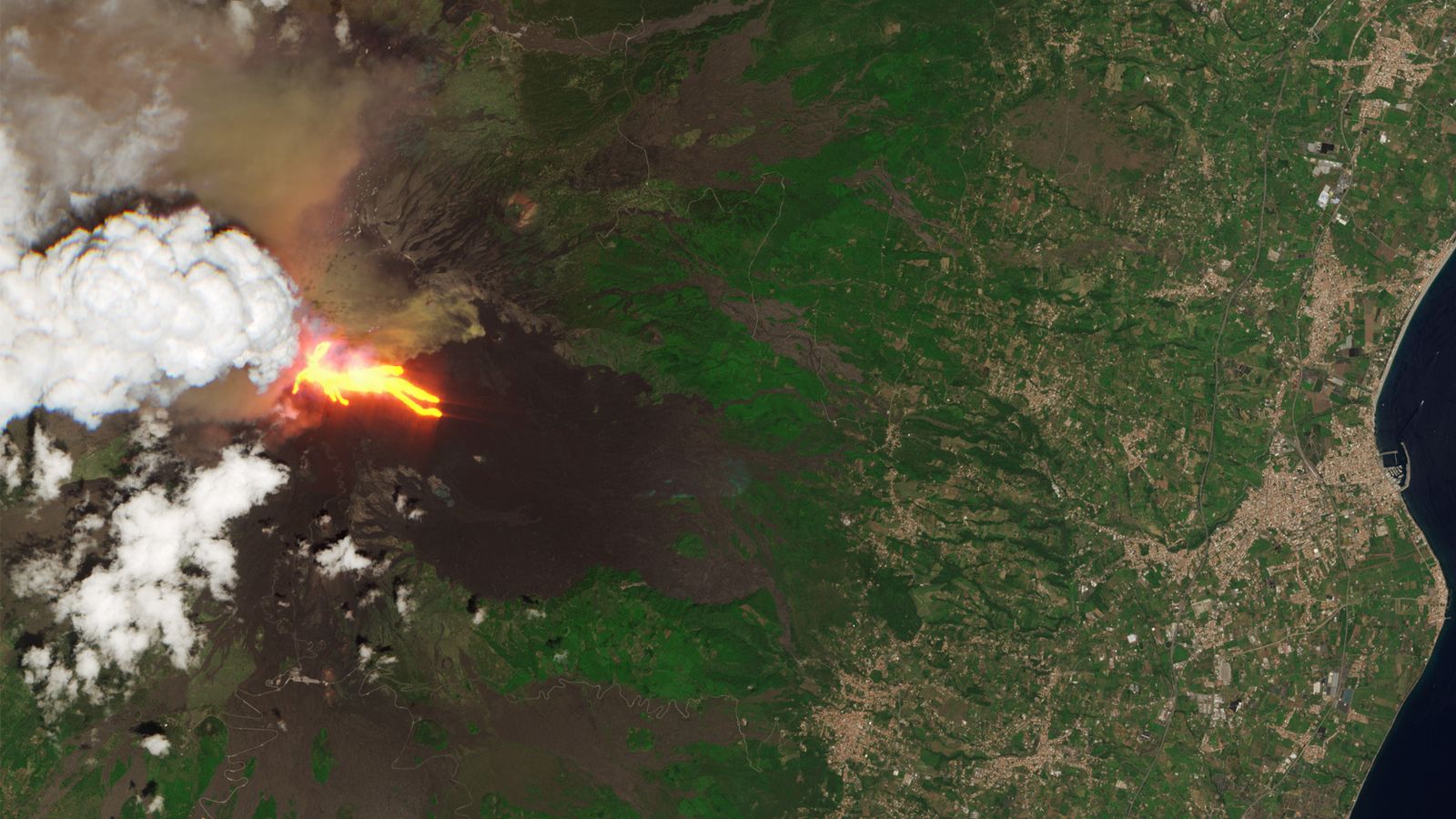 🌋 Mount Etna eruption seen from space