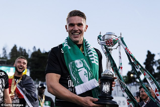 Man United target Viktor Gyokeres is 'ready to go on strike' in bid to ...