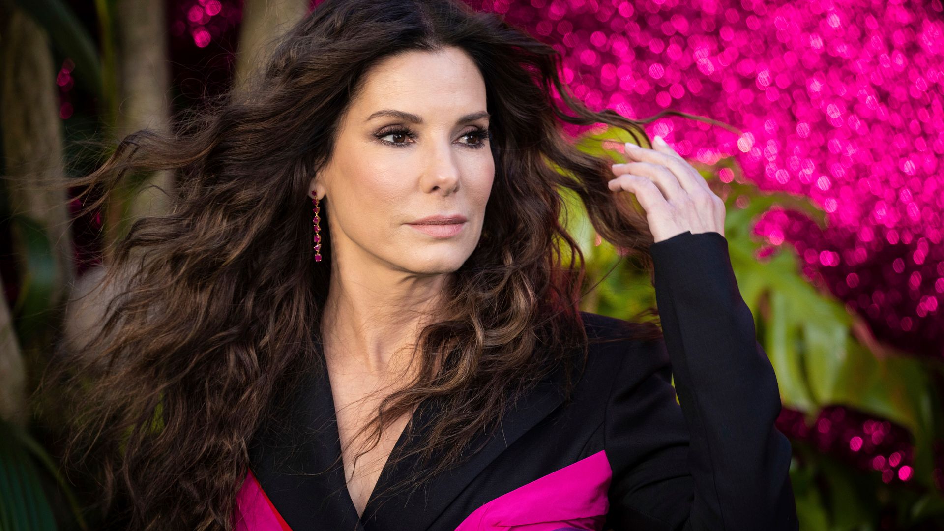 Sandra Bullock: Schauspielerin lud Dakota Johnson nach Auszeichnung mit ...