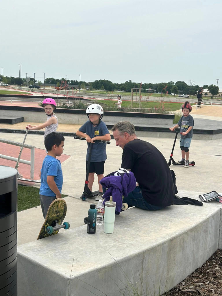 Skateboarding icon Tony Hawk surprises skaters with unannounced visit ...