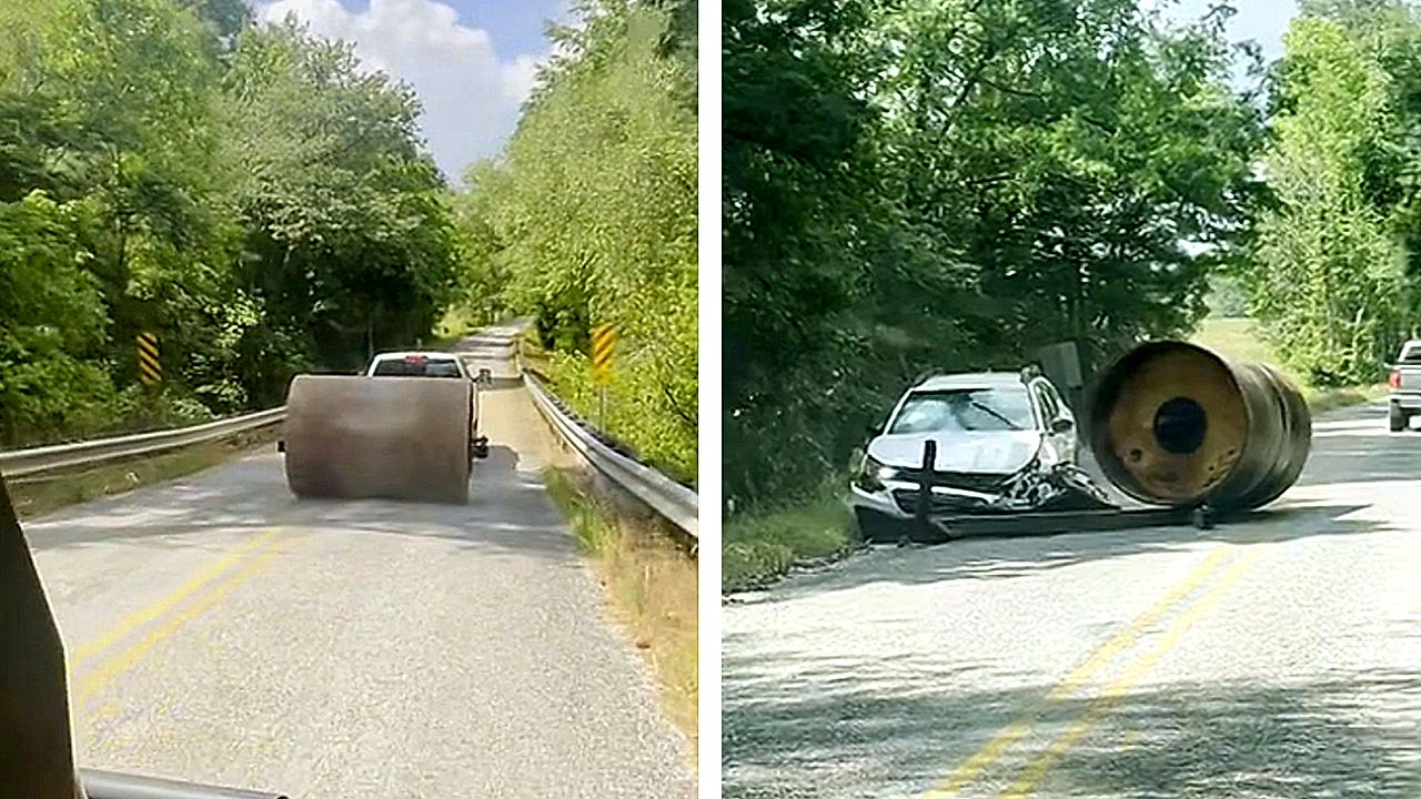 Un auto es aplastado por una el cilindro de una aplanadora fuera de control
