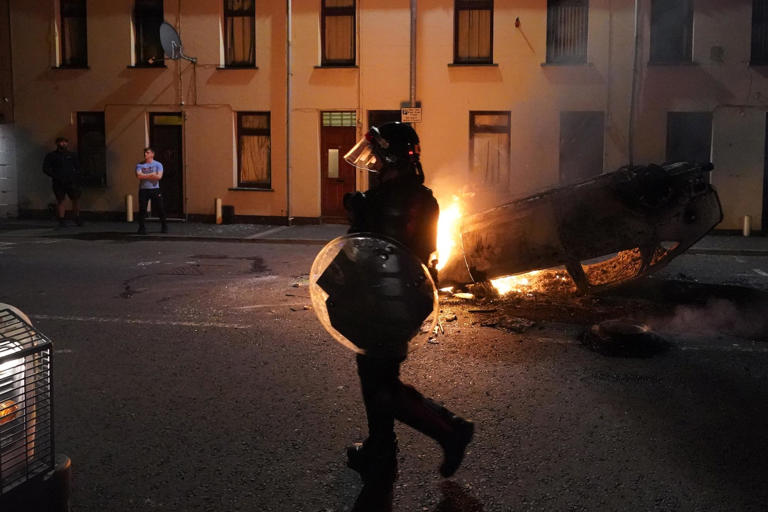 Fears disorder could spread as rush hour protests called for Belfast ...