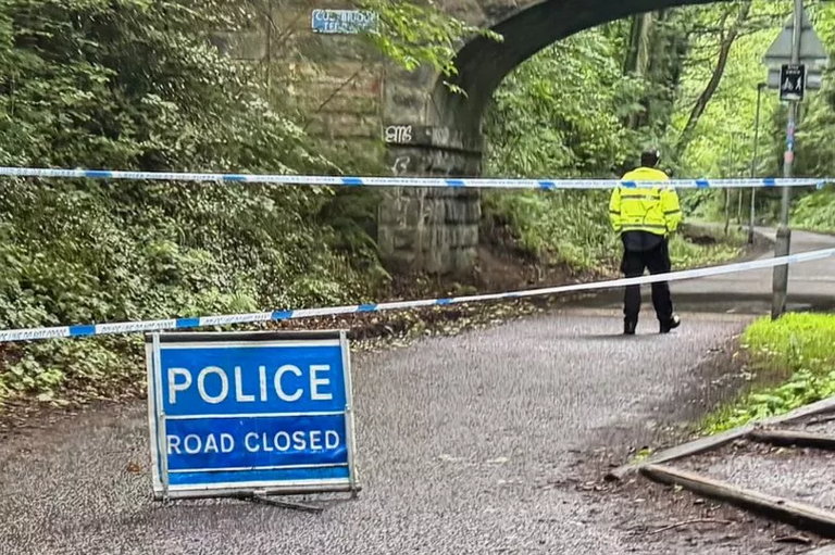 Gang war cops find gun in Edinburgh path after police shut down area