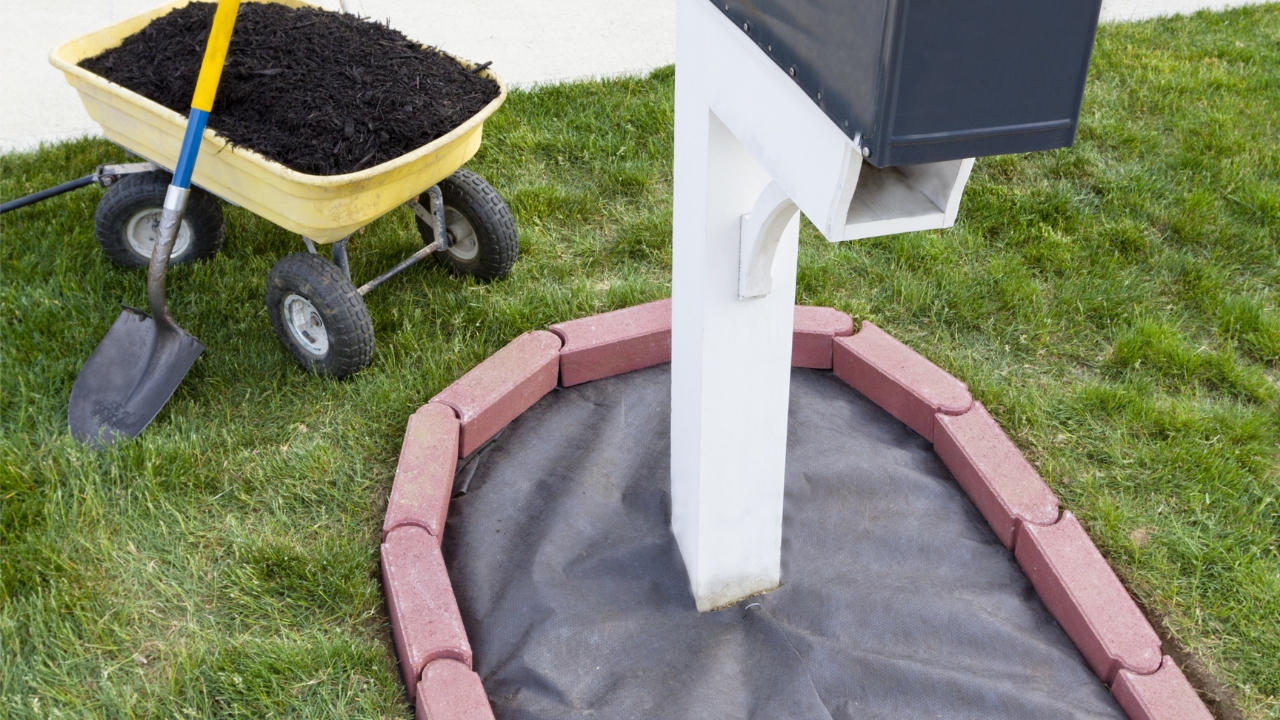 How to Set Up a Mailbox When You Live Way Out