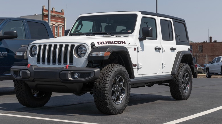 5 Rules Every Jeep Owner Needs To Know About 'Ducking'