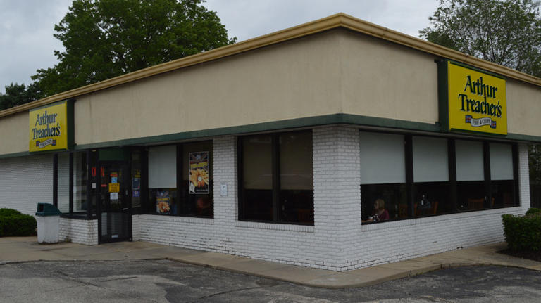 A Seafood Chain From The 1970s Only Has 3 Locations Left And The Reason ...