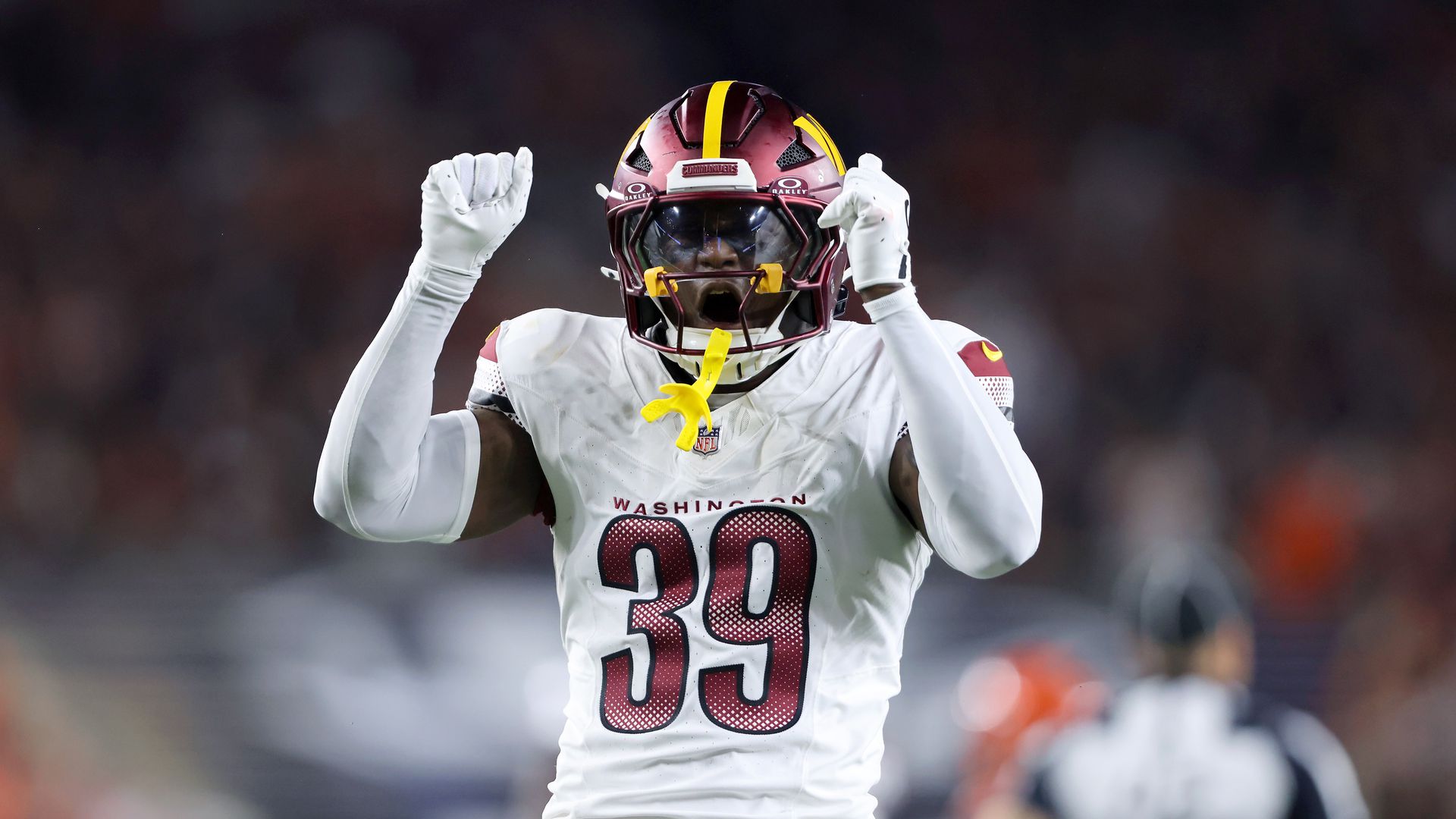 Report: Jeremy Reaves signed to 1-year extension