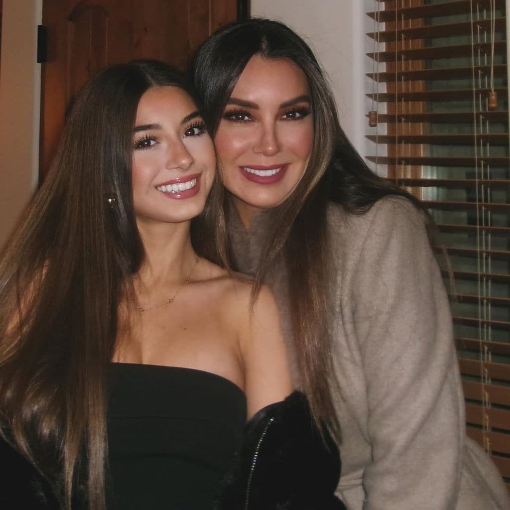 Kailey Levy luce como toda una reina en su especial encuentro con Miss ...
