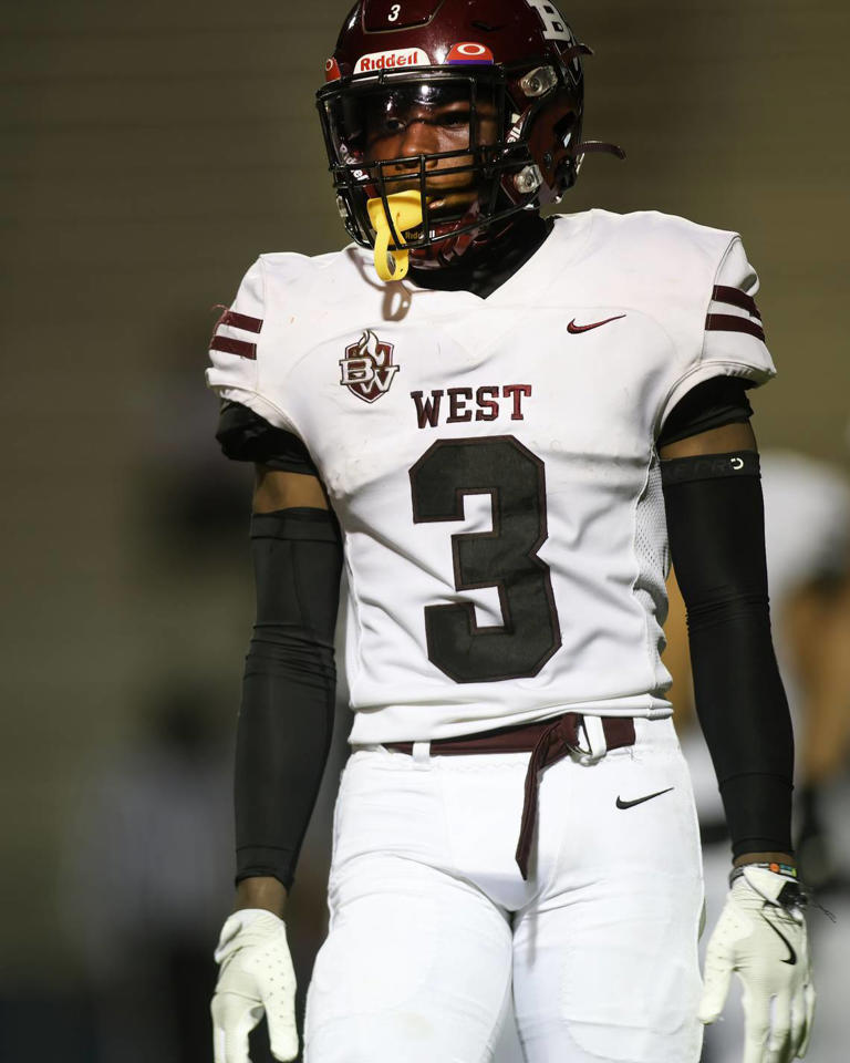 Belleville West star announces his choice for college football