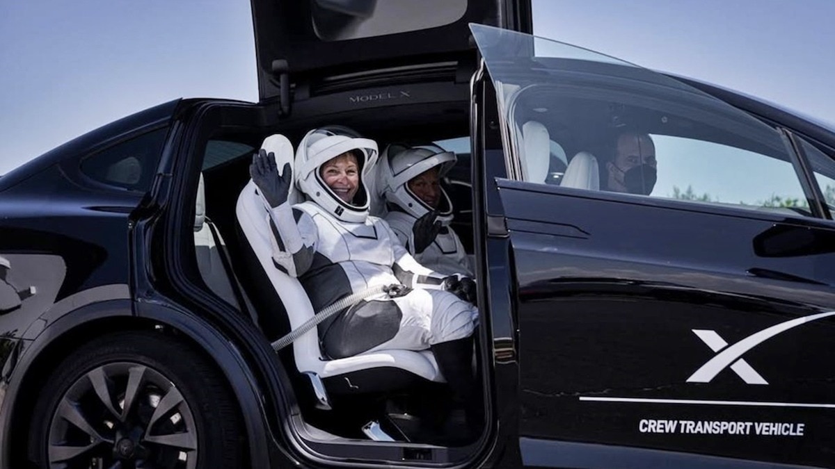 Ax-4 crew remains upbeat, says Commander Whitson as launch is delayed