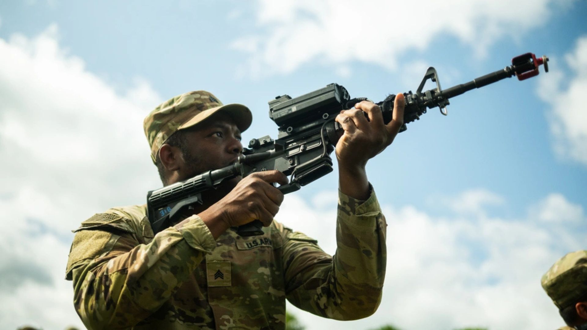 US soldiers get smart rifle scopes that shoot enemy drones on their own