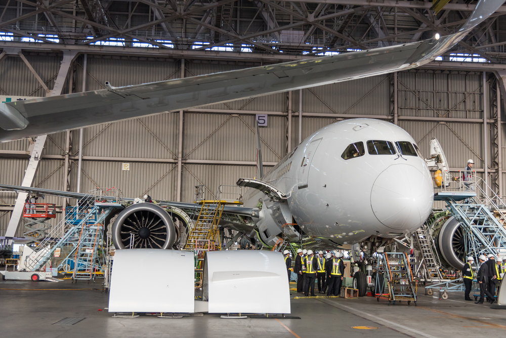 AerCap Holdings N.V. (AER) Delivers Record Q3 Earnings and Boosts 2025 ...