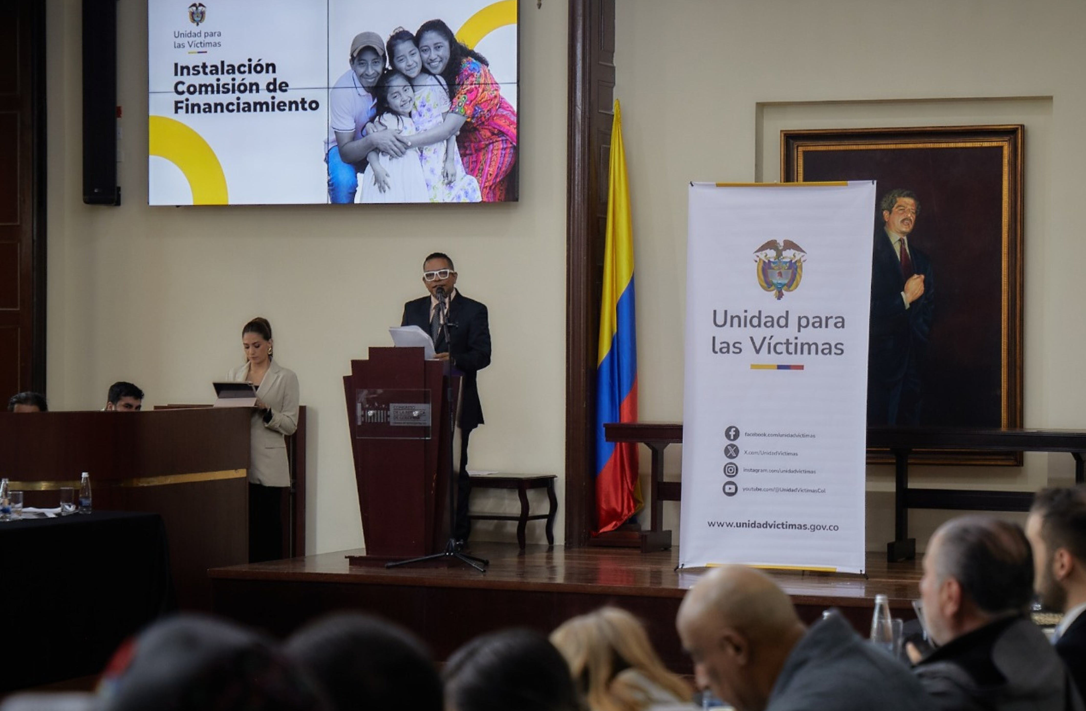 Unidad de Víctimas acepta renuncia de seis directivos, pero tres ...