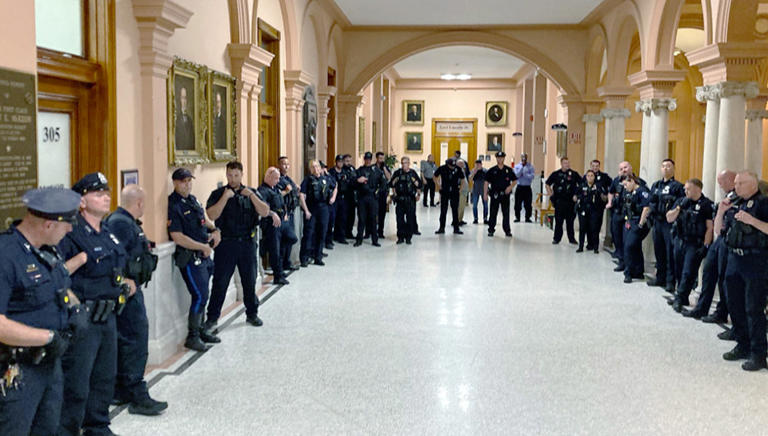 ICE protesters bring Worcester City Council meeting to a halt ...