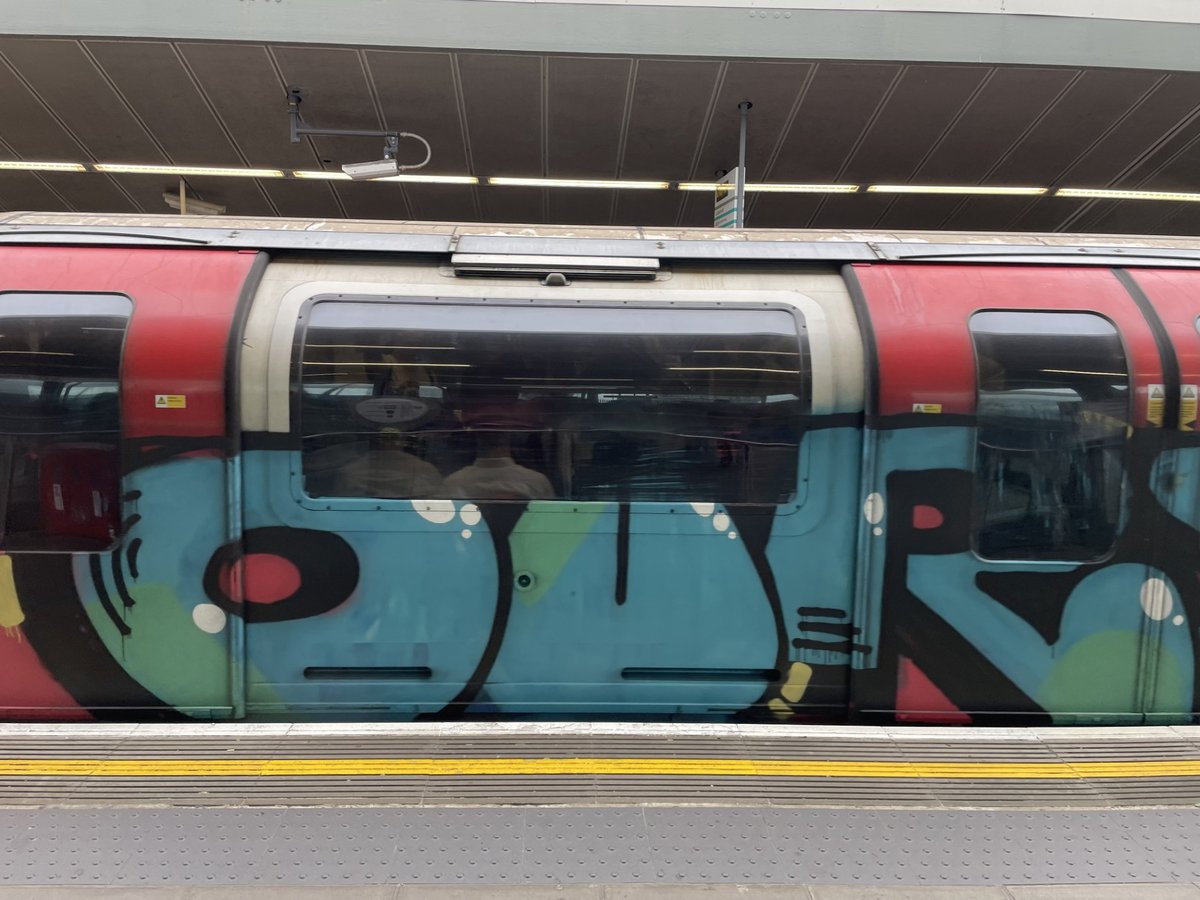 Tube graffiti epidemic: 23,000 paint 'tags' removed from London ...