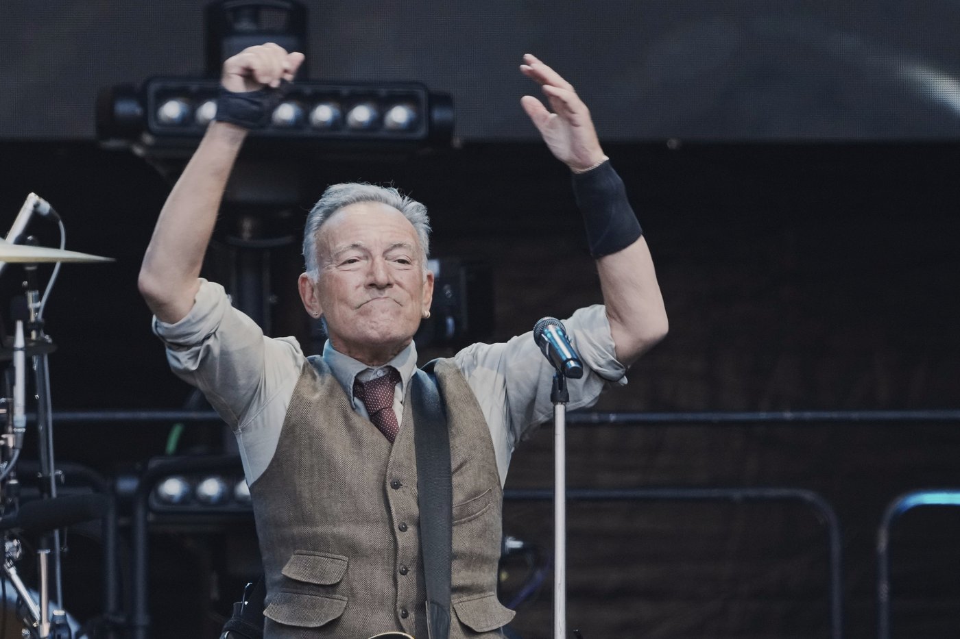 Bruce Springsteen's Berlin concert echoes with history and a stark warning