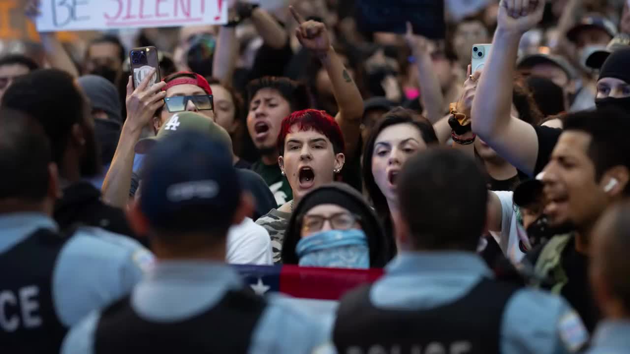Thousands Protest ICE Raids in Downtown Chicago, Shutting Down Major ...