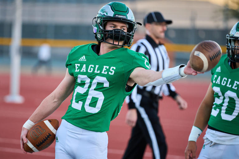 Former Arizona high school football star, family lost at sea in plane ...