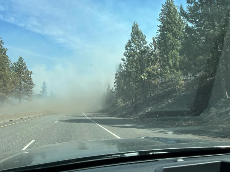 Rowena Fire destroys 20 homes in Wasco County; Evacuations ongoing, I ...