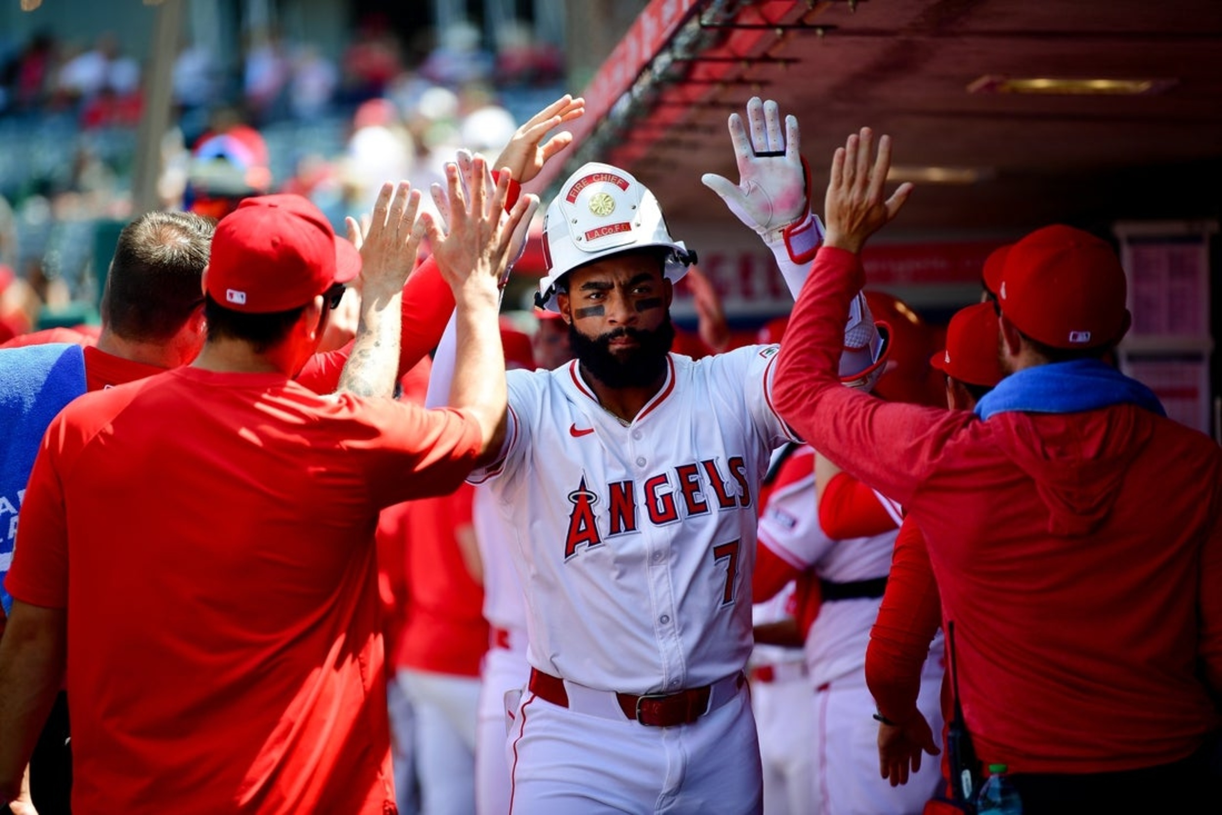 Angels score 6 in sixth to edge Athletics