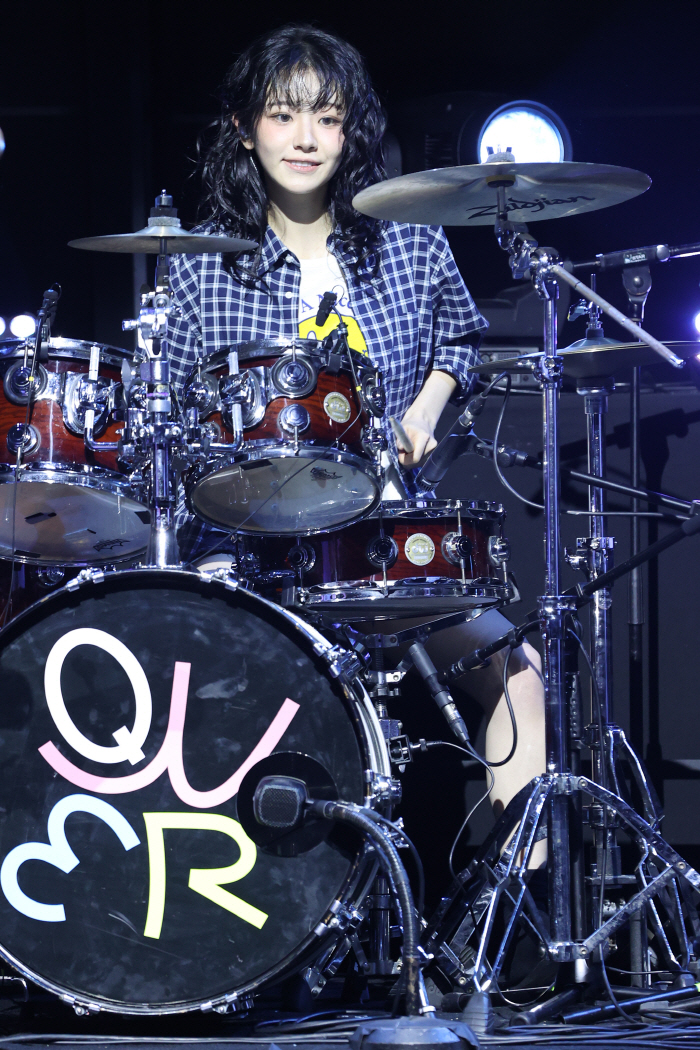 QWER Cho-dan temporarily suspended activities due to knee injury ...