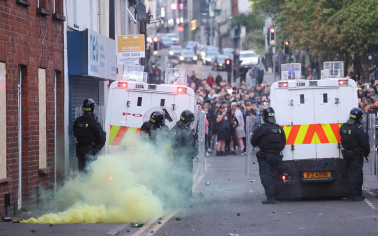 Tense standoff as N. Ireland town braces for third night of riots