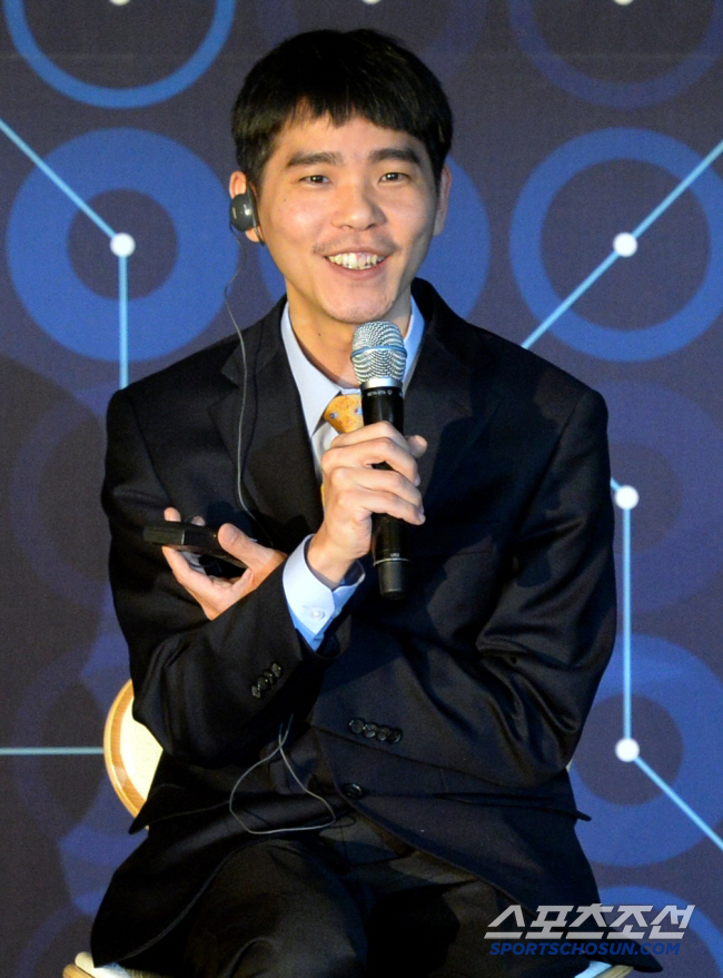 Lee Se-dol becomes a radio DJ...This morning's special DJ for Yoon Sang ...