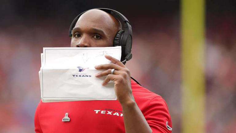 Legendary Texans Star Sends Strong Message About DeMeco Ryans