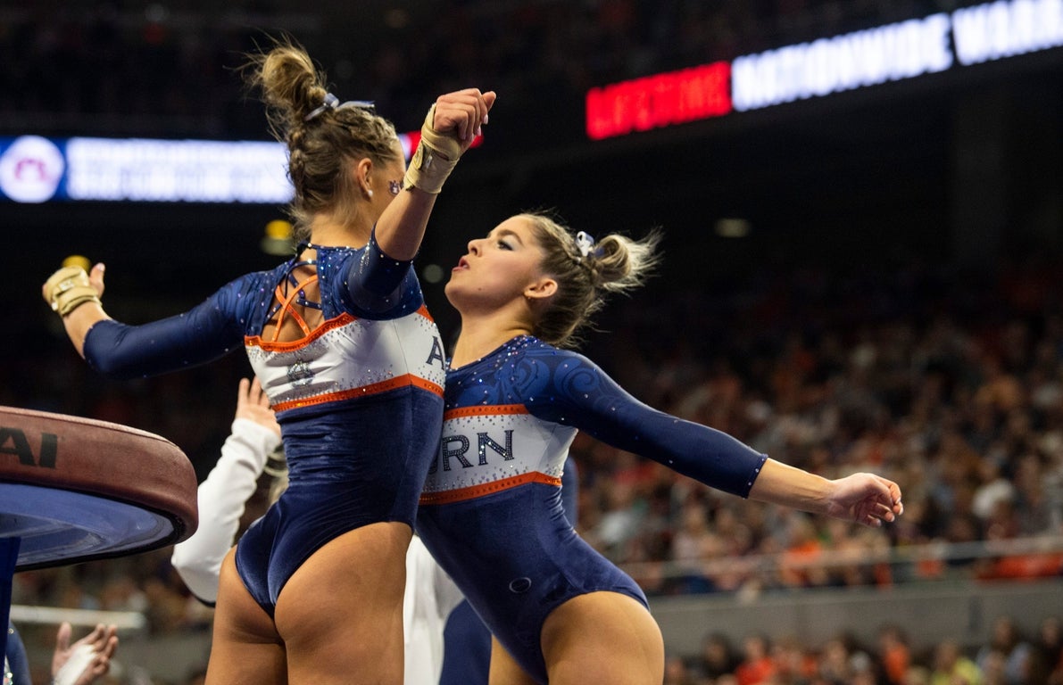 Thrilling photos of Suni Lee and the top Auburn Tigers gymnastics team