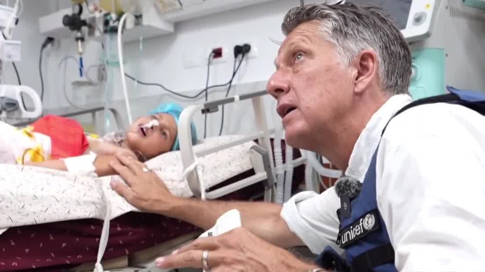 Medical situation for children: UNICEF surveys the damage at al-Shifa ...