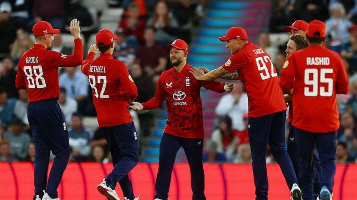 Jacob Bethell Recalls How Virat Kohli Helped Him during RCB Stint