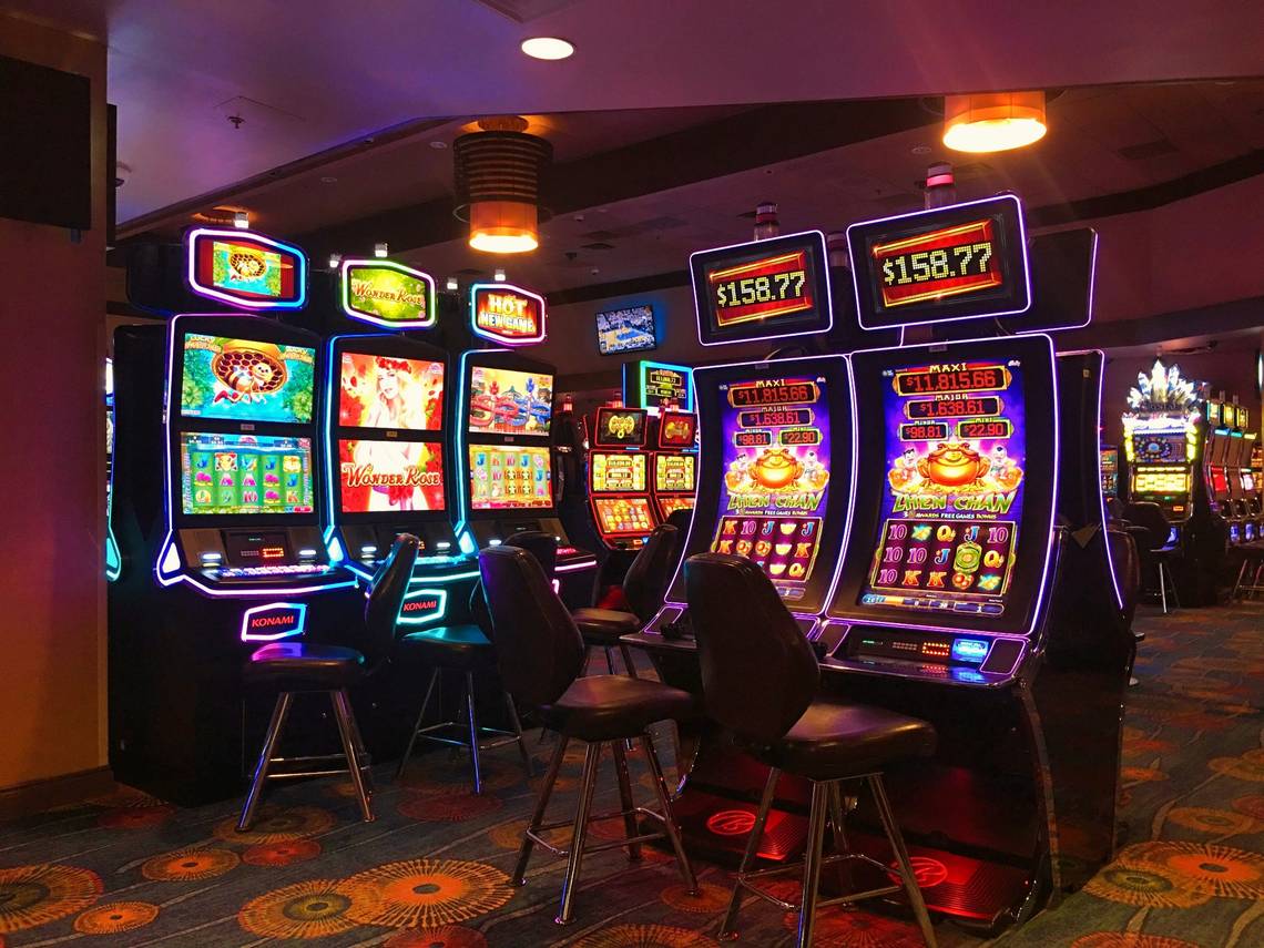 Gambler bets some change on a slot machine in Florida - and wins big ...
