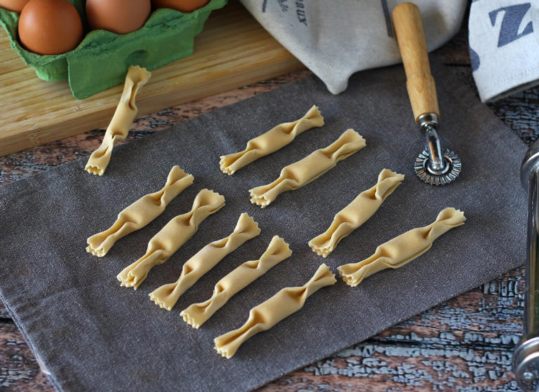 Caramelle, o ravioli italiano em forma de bombom, recheado com abóbora ...
