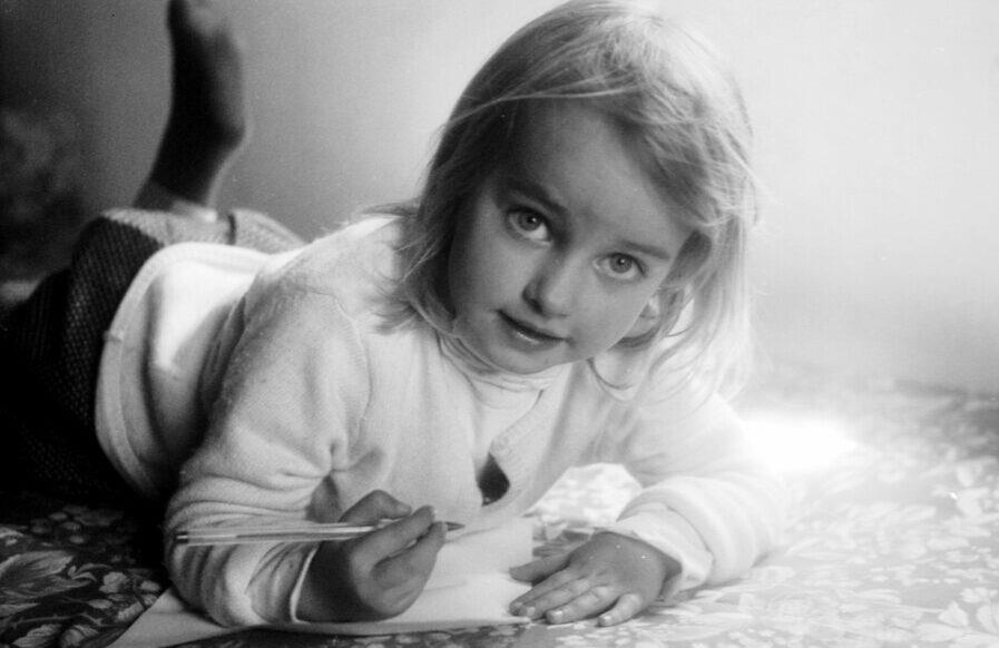 30 Chores Boomers Grew Up Doing That Kids Today Wouldn't Understand