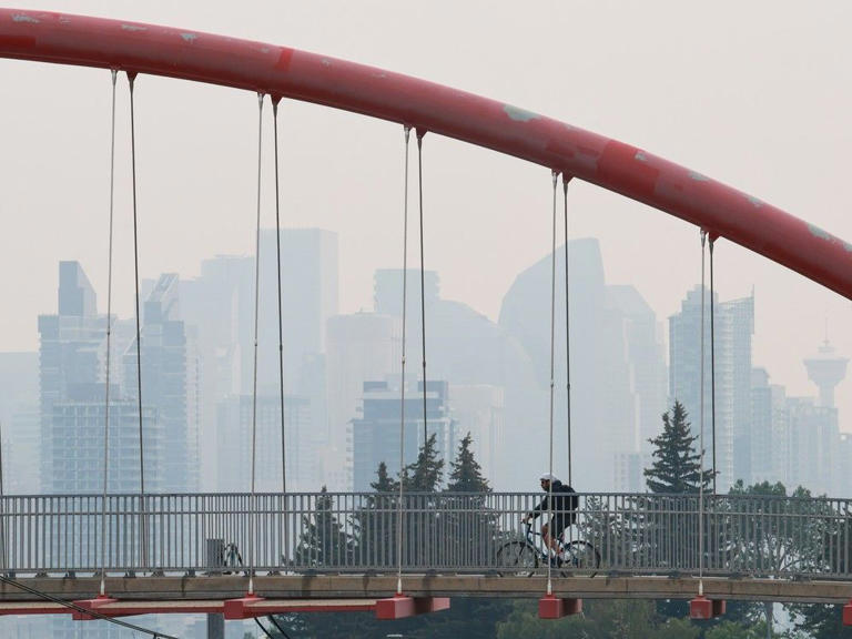 Wildfire updates: How smoke affects health | Status of Alberta's ...