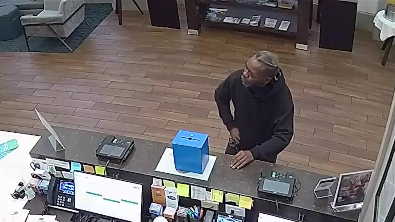 Man points gun at Atlanta hotel worker